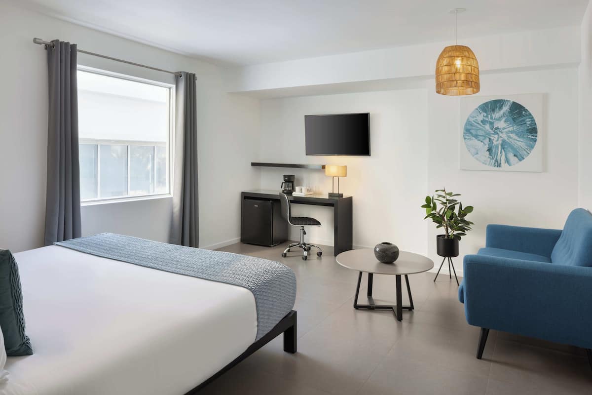 Quarto, 1 cama King, para não fumantes, vista parcial para o oceano | Roupas de cama premium