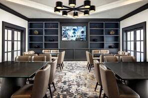2 restaurantes, pequenos-almoços servidos 