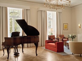 Suite (Sibelius) | Roupas de cama premium, edredons de pluma, frigobar, cofres nos quartos