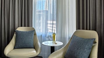 Suíte júnior, 1 cama King, vista para a cidade, no canto | Vista do quarto