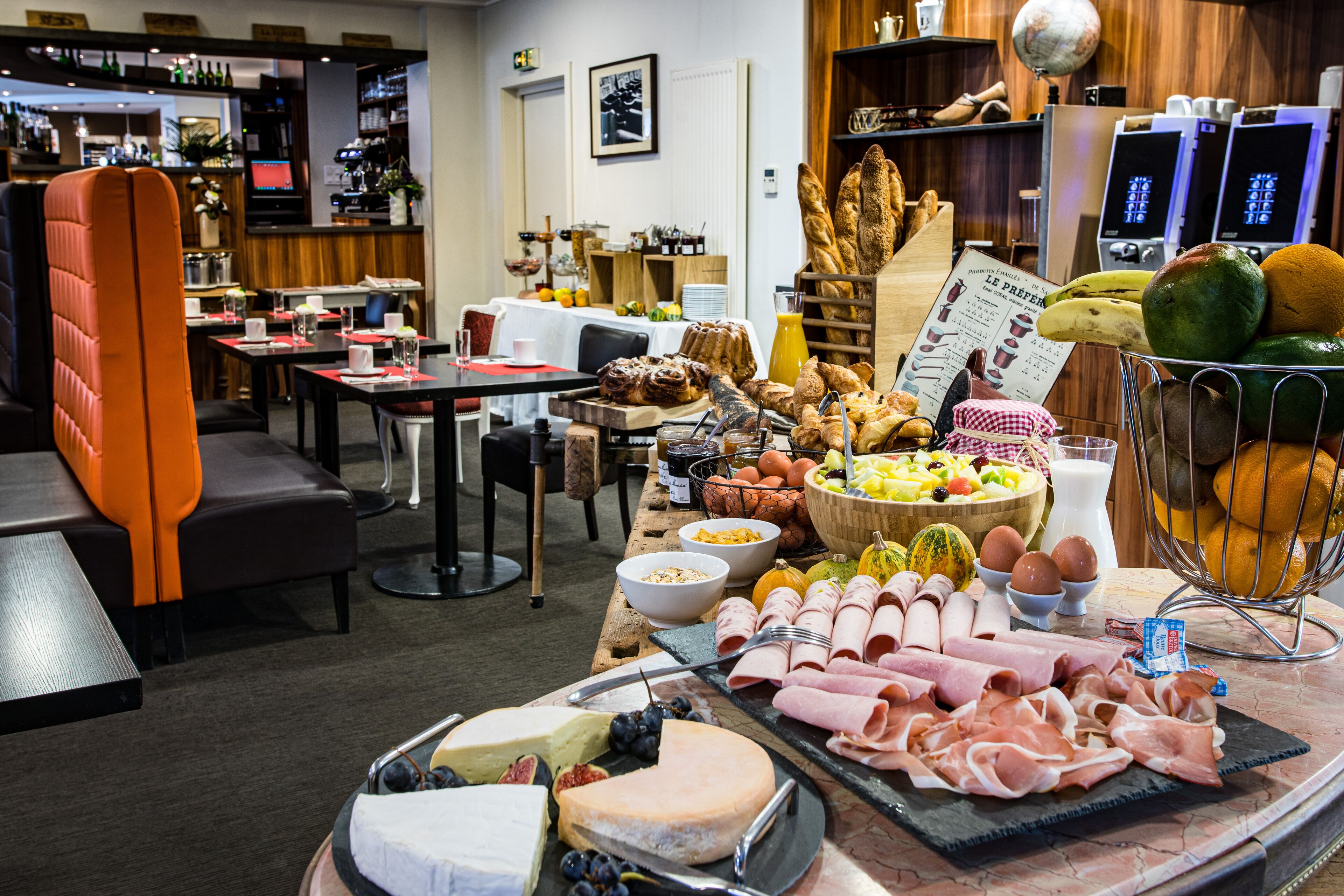Pequeno-almoço tipo buffet diário mediante uma taxa 
