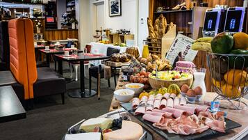 Pequeno-almoço tipo buffet diário mediante uma taxa
