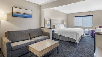 Secretária, cortinas/cortinados opacos, ferro/tábua de engomar