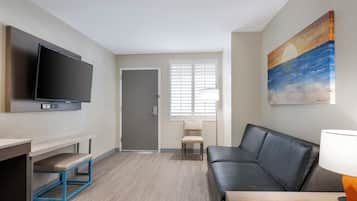 Suite, várias camas | 1 quarto, cofre no quarto, secretária, cortinas/cortinados opacos