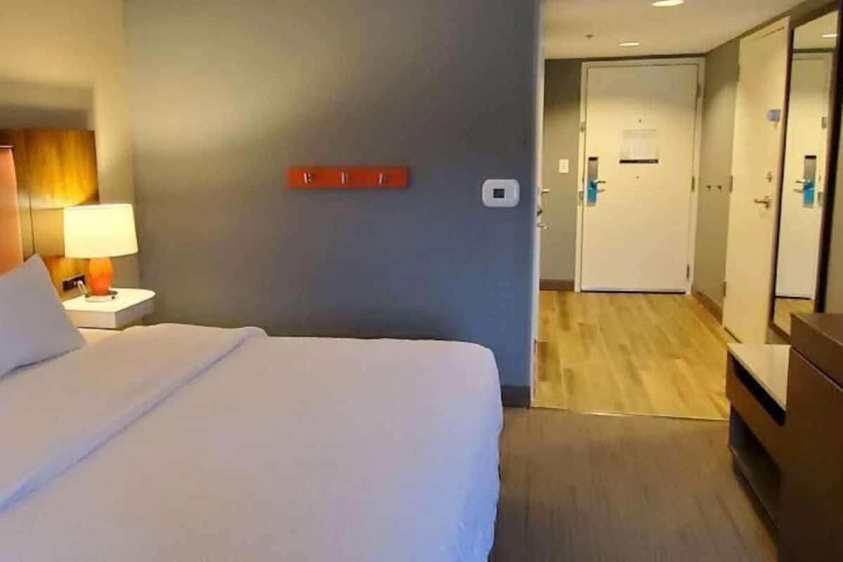 1 quarto, roupa hipoalergénica, cofre no quarto