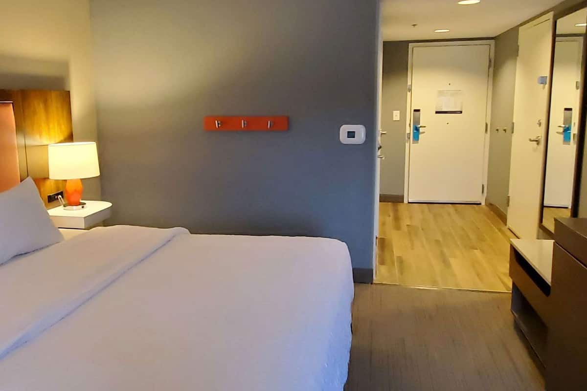 1 quarto, roupa hipoalergénica, cofre no quarto