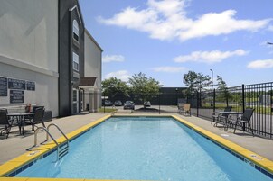 Piscina externa sazonal