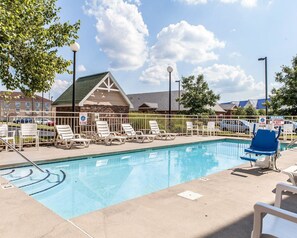 Mainstay Suites Knoxville Airport in Alcoa: Find Hotel Reviews, Rooms ...