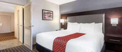 Quarto luxo, 1 cama King, para não fumantes | Roupas de cama premium, escrivaninha, ferros/tábuas de passar roupa