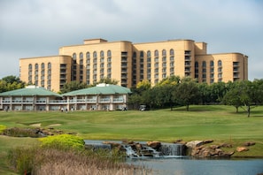 The Las Colinas Resort, Dallas in Dallas: Find Hotel Reviews, Rooms ...