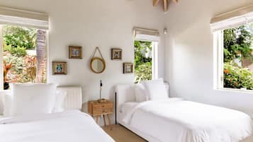 Three Bedroom Palm Grove Villa | Roupa hipoalergénica, minibar, cofre com capacidade para portátil