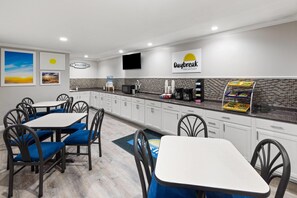 Café da manhã para viagem grátis todos os dias