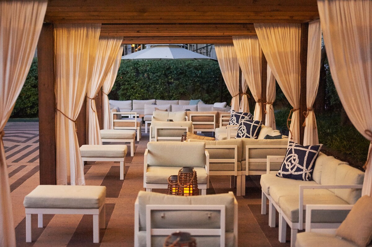 DoubleTree by Hilton Dallas - Market Center Reviews, Deals & Photos ...