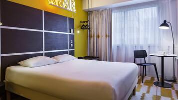 Quarto standard, 1 cama de casal | Escrivaninha, cortinas blackout, quartos à prova de som