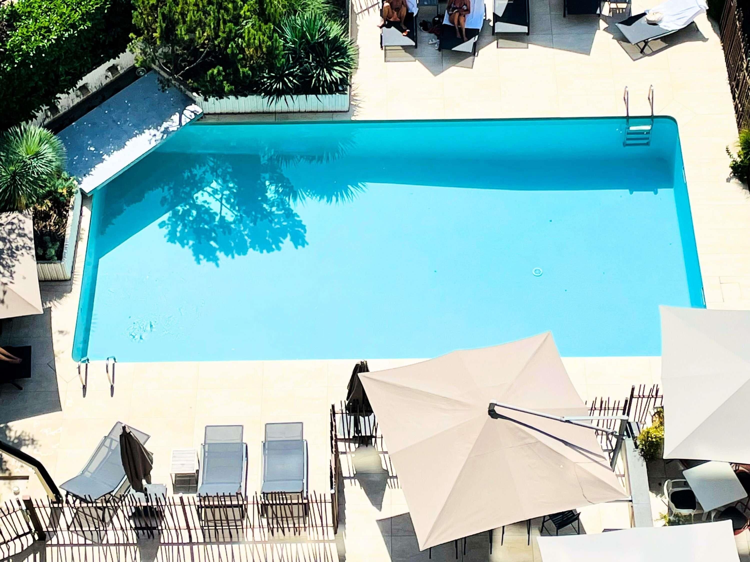 Piscina exterior sazonal 