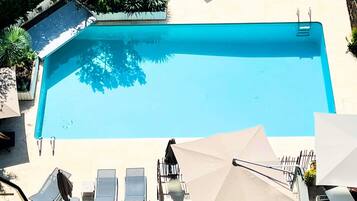 Piscina exterior sazonal