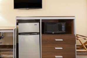 Quarto Standard, 1 cama king-size | Secretária, secretária adequada para computadores portáteis 