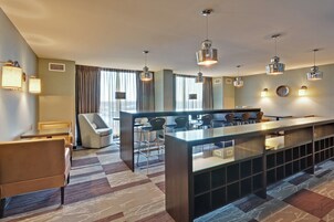 3 restaurantes, é servido café da manhã