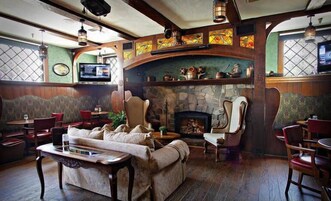 2 bares/lounges