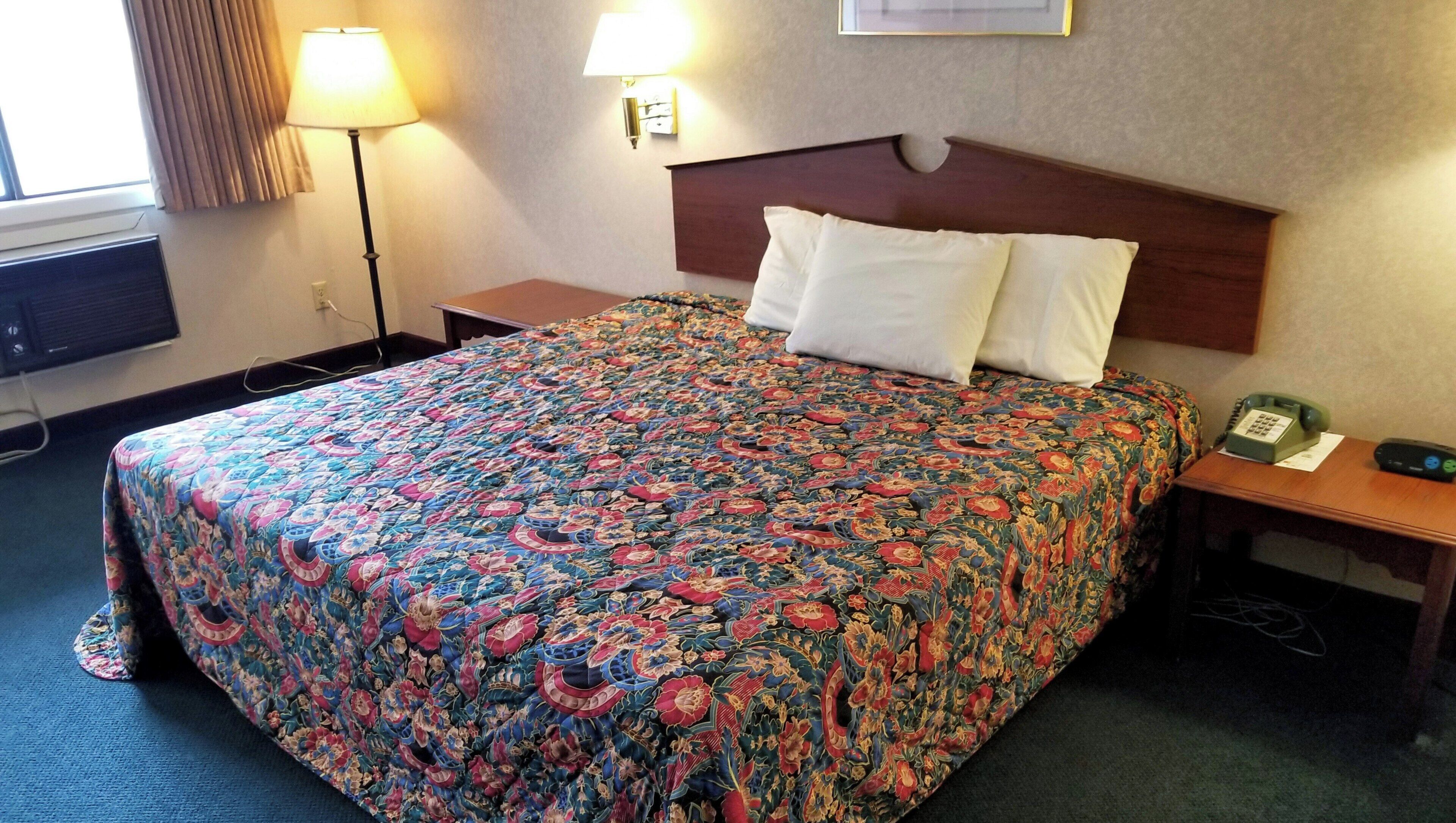 Quarto Tradicional, 1 cama king-size, acessível, não fumadores | Secretária, secretária adequada para computadores portáteis 