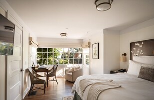 Roupas de cama premium, edredons de pluma, frigobar, cofres nos quartos