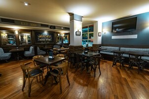 Café da manhã com buffet todos os dias (USD 10 por pessoa) 