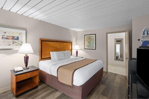 Cofre no quarto, cortinas/cortinados opacos, ferro/tábua de engomar 