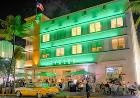 Fachada do alojamento (tarde/noite)