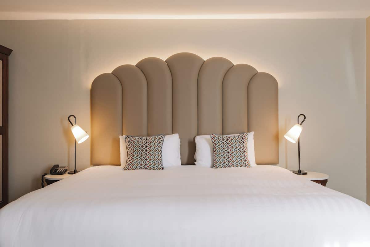 Apartamento, 1 quarto | Roupa de alta qualidade, secretária, ferro/tábua de engomar