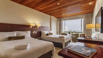 Quarto, 2 camas de casal (City or Courtyard View) | 1 quarto, lençóis de algodão egípcio, roupa de alta qualidade