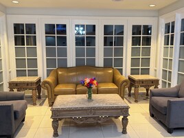 Área de estar no saguão