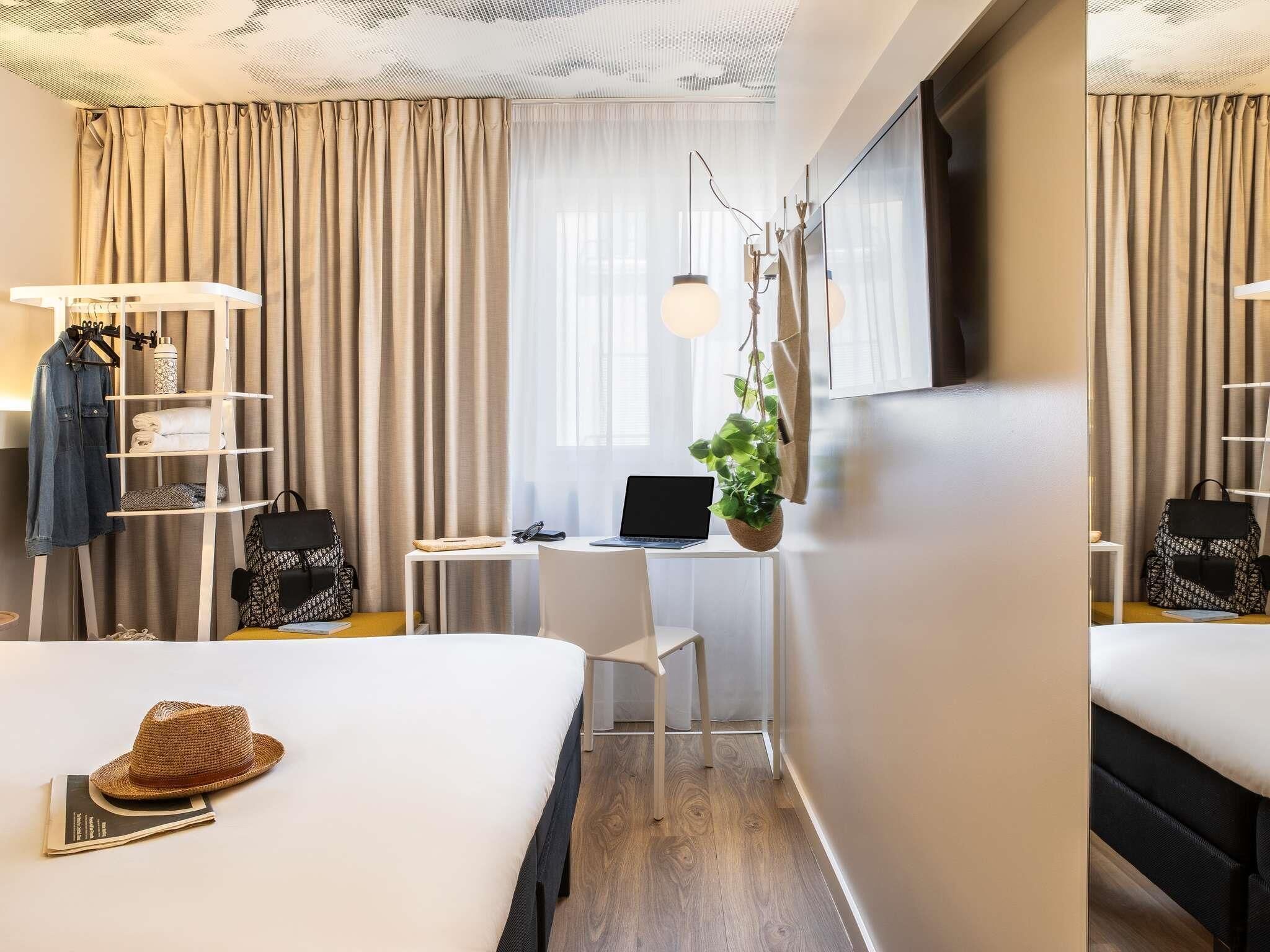 Quarto casal standard, 1 cama de casal | Escrivaninha, berços grátis, Wi-Fi de cortesia, roupa de cama