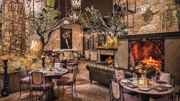 4 restaurantes, pequenos-almoços servidos, cozinha americana