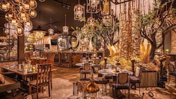 4 restaurantes, pequenos-almoços servidos, cozinha americana