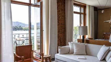 Eden Suite | Roupa hipoalergénica, minibar, cofre no quarto