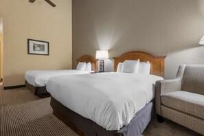 Quarto Standard, 2 camas queen-size, não fumadores | Cofre no quarto, secretária 
