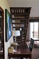 Suíte estúdio premier, 1 cama King, vista para o oceano | Escrivaninha, ferros/tábuas de passar roupa, Wi-Fi de cortesia