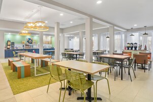 Café da manhã continental grátis todos os dias