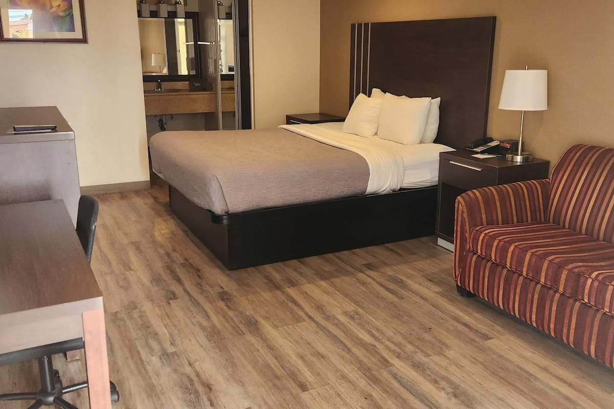 Quarto standard, 1 cama King, para não fumantes | 1 quarto, escrivaninha, espaço de trabalho para notebook