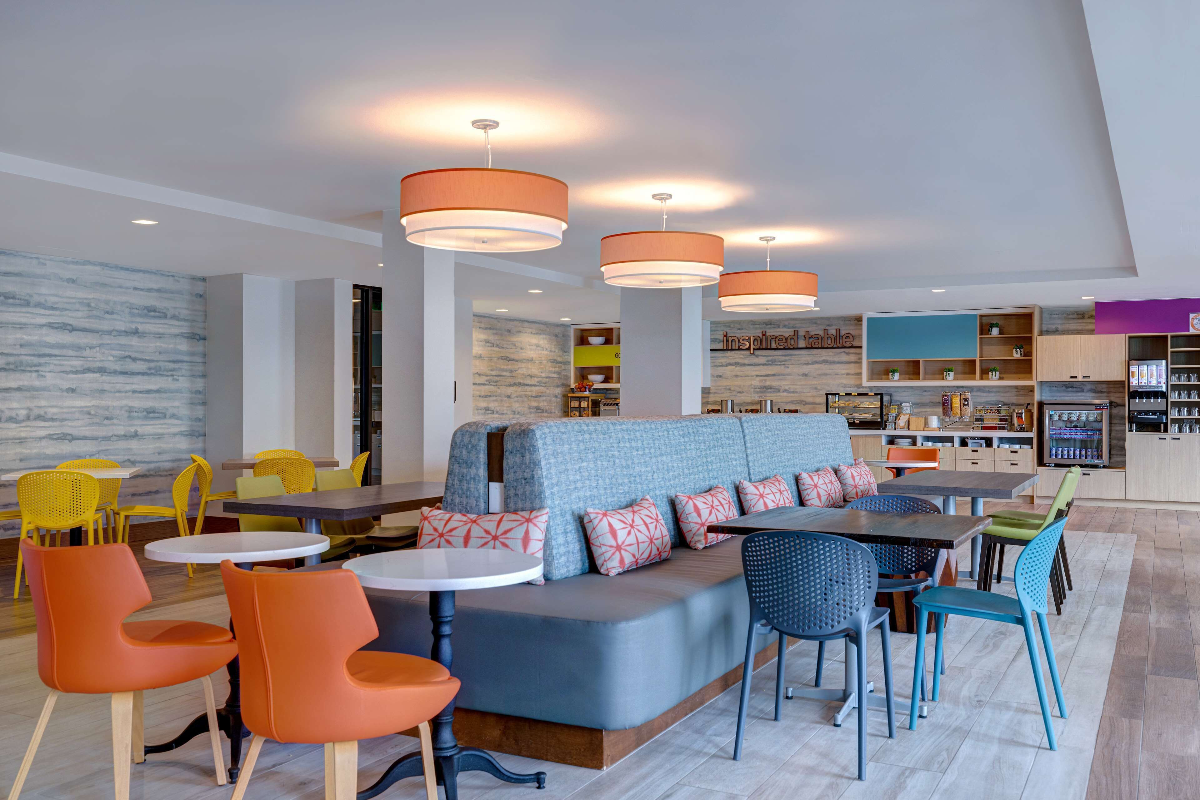 Café da manhã com buffet grátis todos os dias