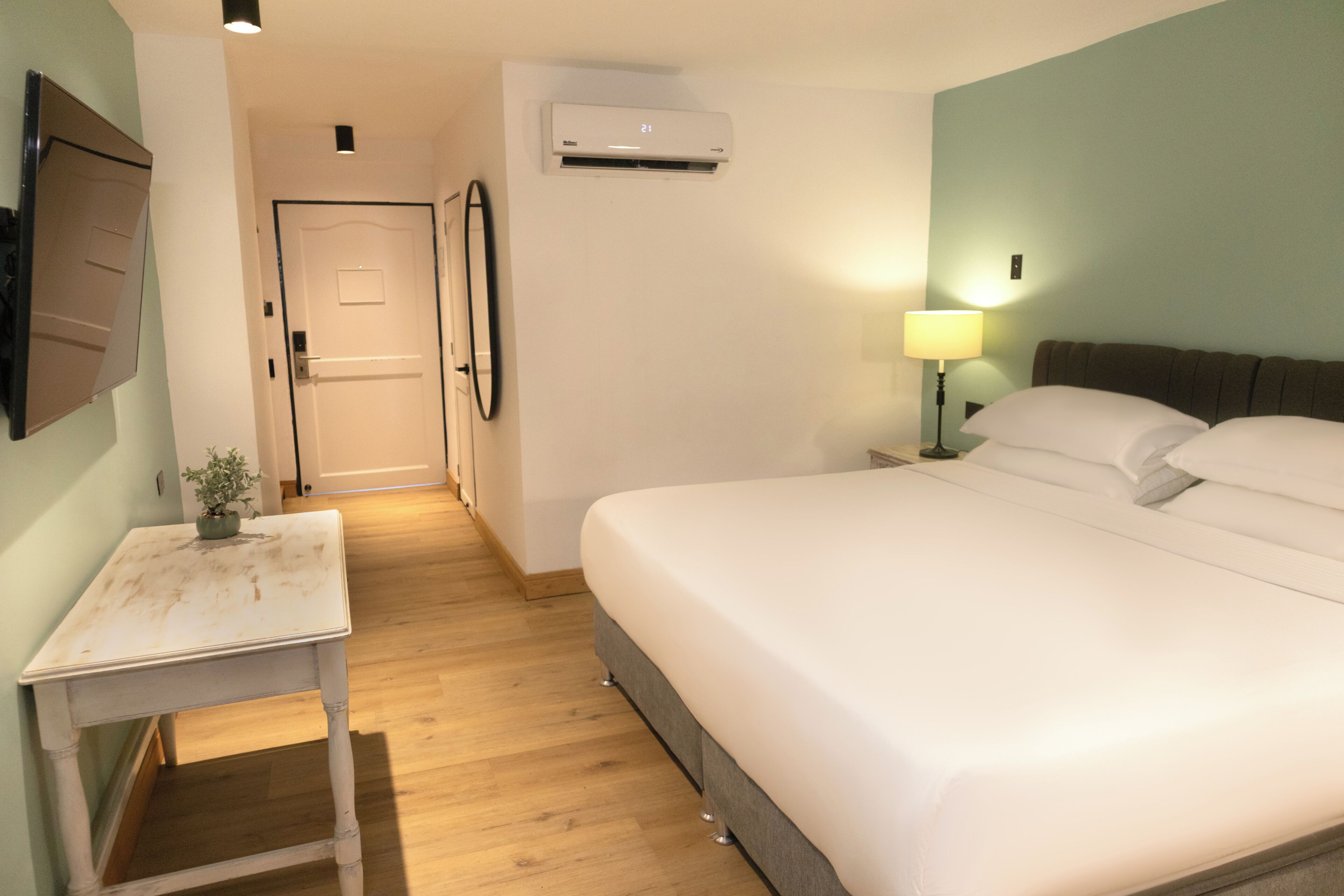 Quarto Premium, 1 cama king-size, não fumadores | Roupa de alta qualidade, edredões de penas, minibar, cofre no quarto 