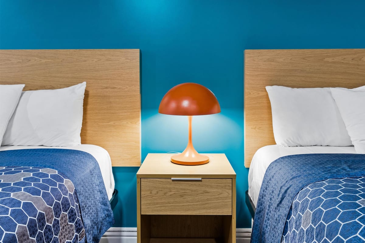 Quarto, 2 camas Queen | Cofres nos quartos, escrivaninha, cortinas blackout
