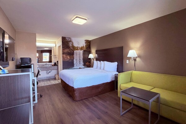 Clarion Pointe Athens I-65 - Alabama