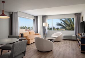 Suite Club, 1 cama king-size, não fumadores | Sala de estar | TV de ecrã plano 