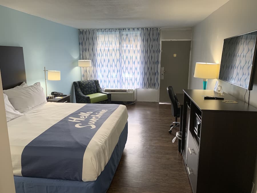 Quarto, 1 cama king-size, não fumadores | Secretária, ferro/tábua de engomar, berços/camas para crianças grátis