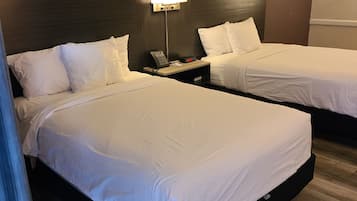 Quarto luxo, 2 camas de casal | Roupas de cama premium, escrivaninha, ferros/tábuas de passar roupa