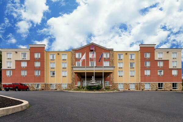 Comfort Suites Near Gettysburg Battlefield Visitor Center - Gettysburg, PA