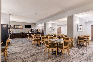 Café da manhã com buffet grátis todos os dias