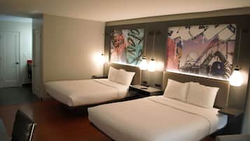 Secretária, ferro/tábua de engomar, Wi-fi grátis