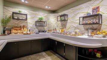 Pequeno-almoço tipo buffet diário (10.5 EUR por pessoa)